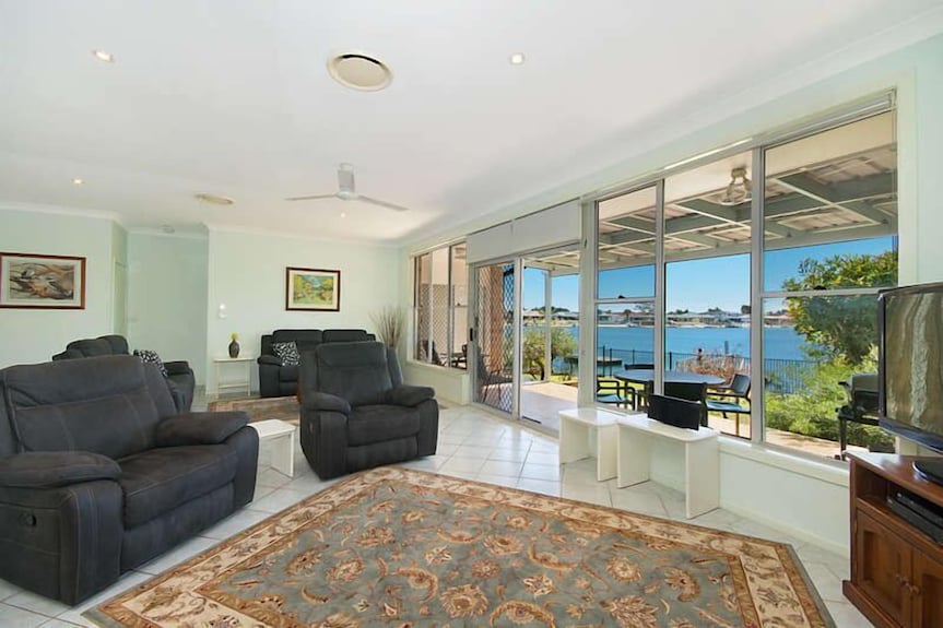 21 Melaleuca Drive, Waterfront With Private Boat Ramp And Pontoon -Pet Friendly - Maclean