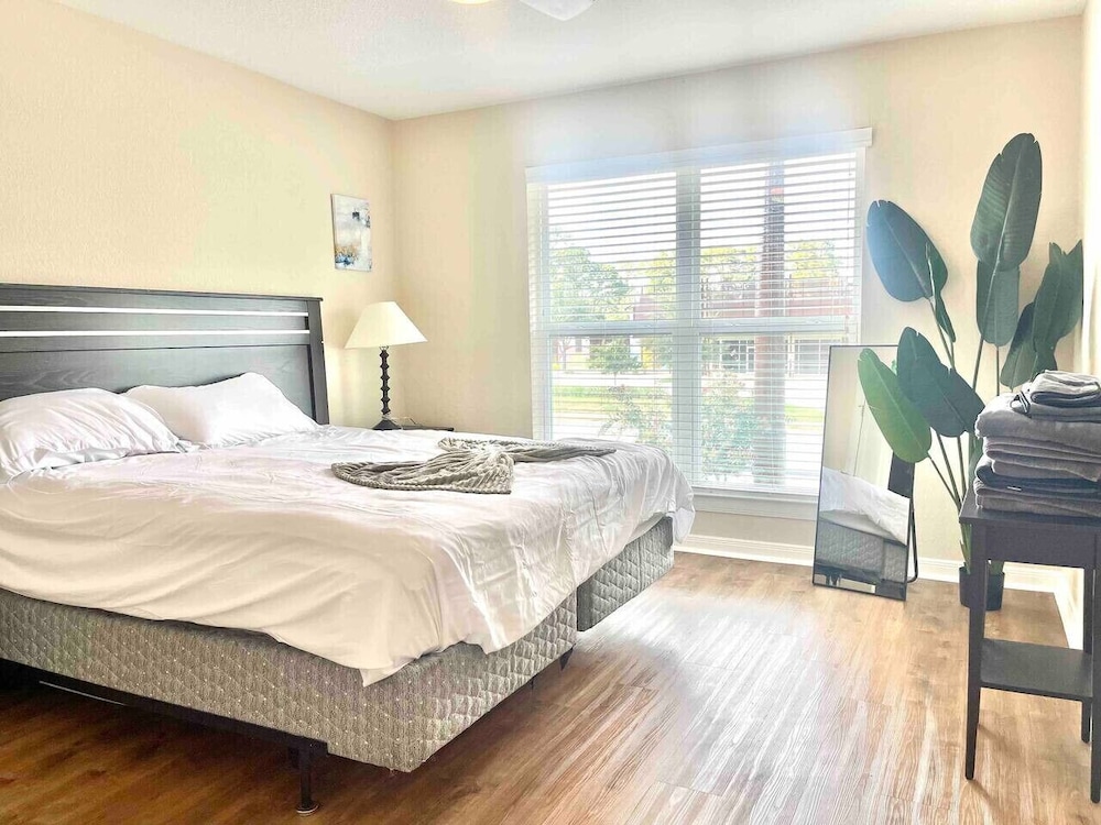 Modern, King Beds, Resort Style Pool, Bbq, Centrally Located In The Heights - Houston, TX