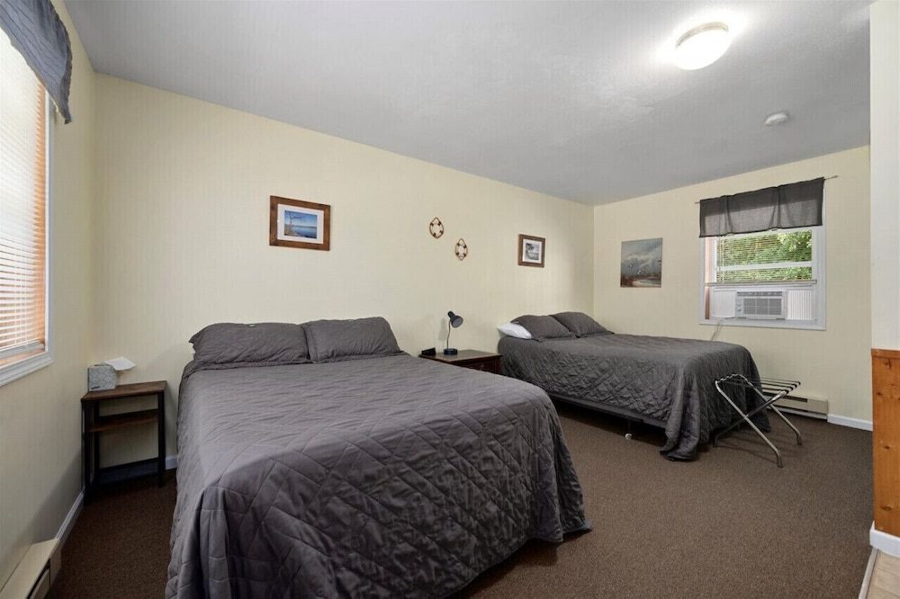 Hidden Harbor Marina, The Entire Property (Sleeps 16) - Oneida Lake's ...