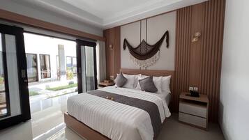 Quarto Duplo, 1 cama king-size | Minibar, secretária, secretária adequada para computadores portáteis