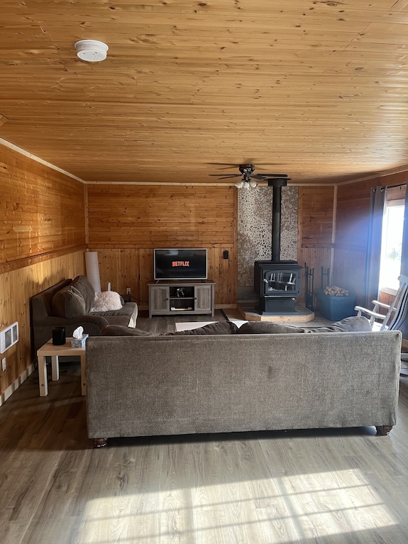 Little Cabin Near A Lake - Alberta