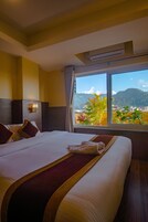 Quarto Deluxe | Roupa de alta qualidade, minibar, secretária