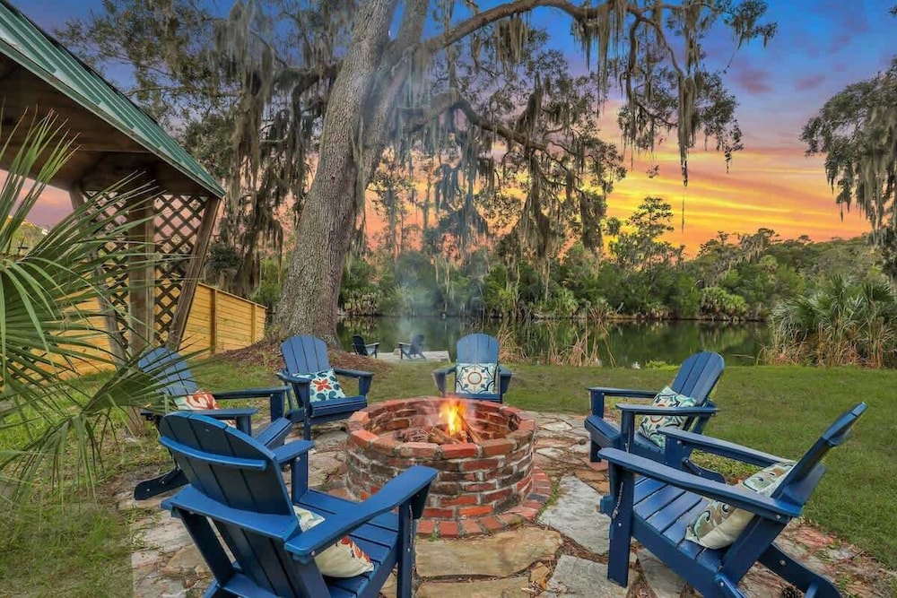 4bd/4ba Lakefront-Spa-Kayak-Near Savannah & Tybee - Talahi Island | Vrbo