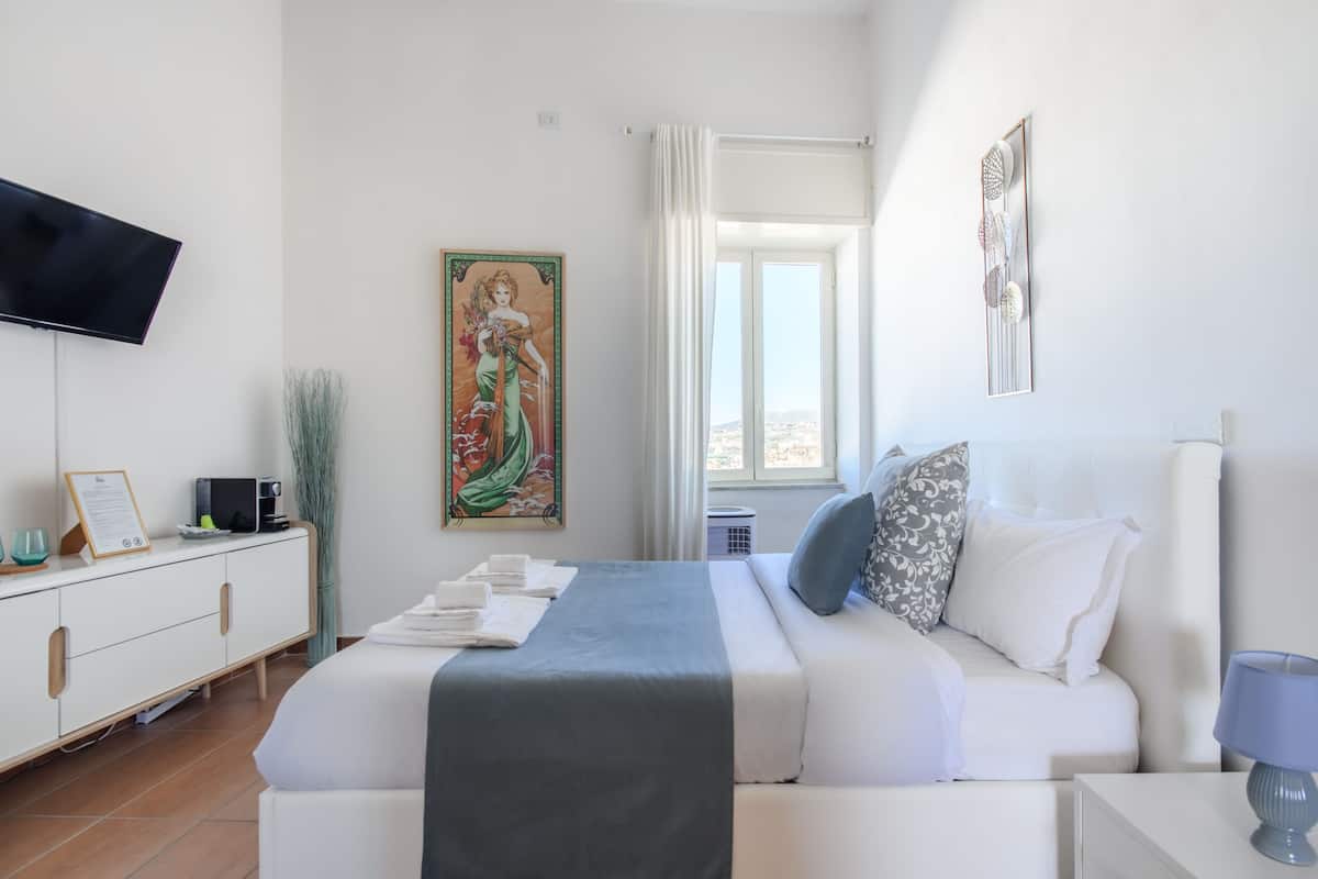 Quarto Duplo Deluxe, vista parcial para o mar | 1 quarto, lençóis italianos Frette, roupa de alta qualidade
