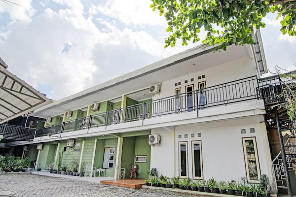 Hotel O Penginapan Budi Syariahneartaman Amaryllis Pekanbaru - West Sumatra