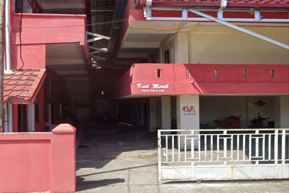 Oyo 93207 Merah House - Pekanbaru