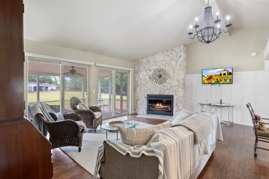 Perfect Resort Retreat Close To Everything - Lake Ozark, MO