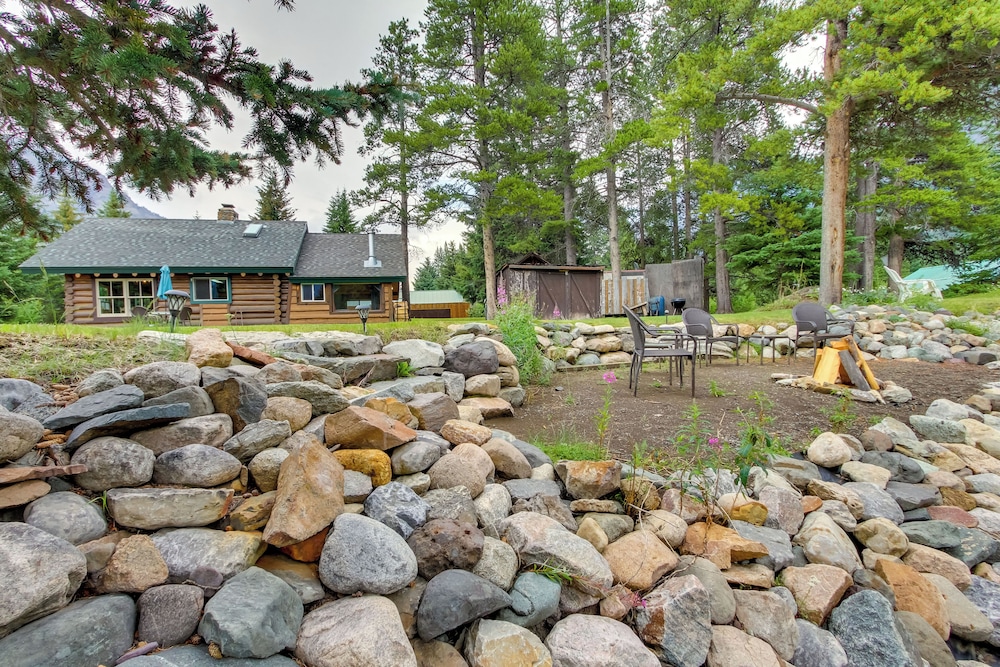 Creekside Silver Gate Getaway W/ Fireplace! - Cooke City-Silver Gate, MT