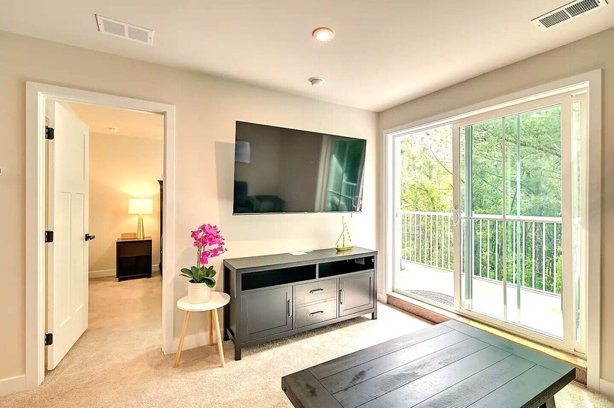 Barefoot Resort & Golf. Near Barefoot Landing. - North Myrtle Beach