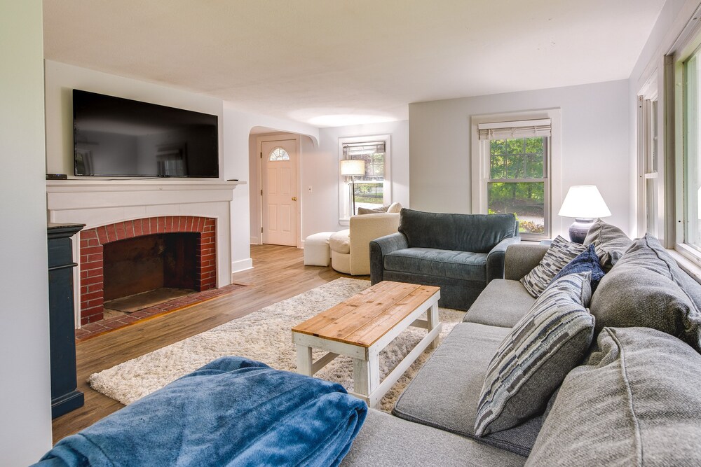 Near Beach: Coastal Maine Getaway W/ Yard - Maine