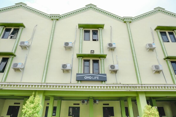 Oyo Life 2508 Alba Suites Homestay Syariah - Tulungagung