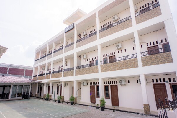 Oyo Life 2354 Rose House - Medan