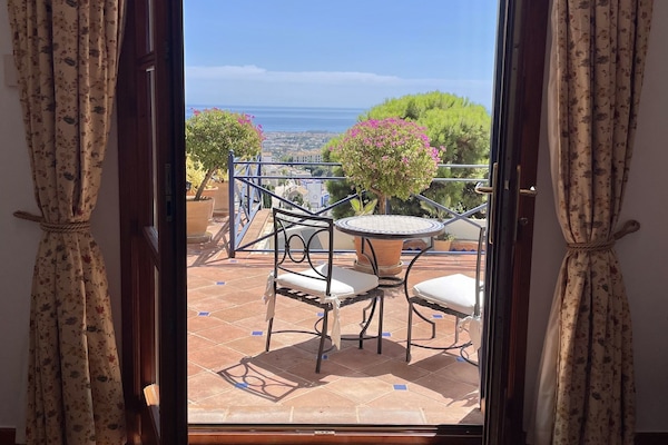 Quarto casal luxo, vista para o mar | Cofres nos quartos, Wi-Fi de cortesia
