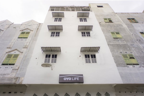 Oyo Life 2366 Gatsu Kost - Medan
