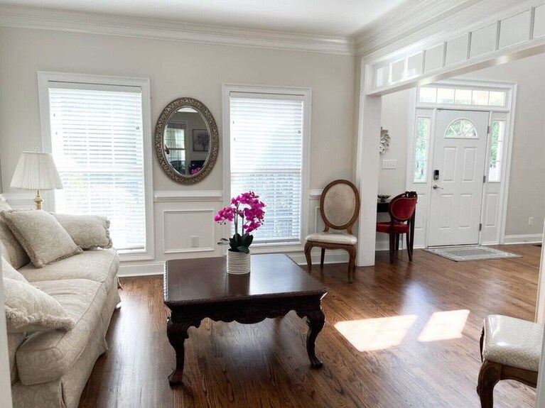 Large 5b/3.5b Home With 6 Gel Foam Beds Genetix 14 - Georgia, GA