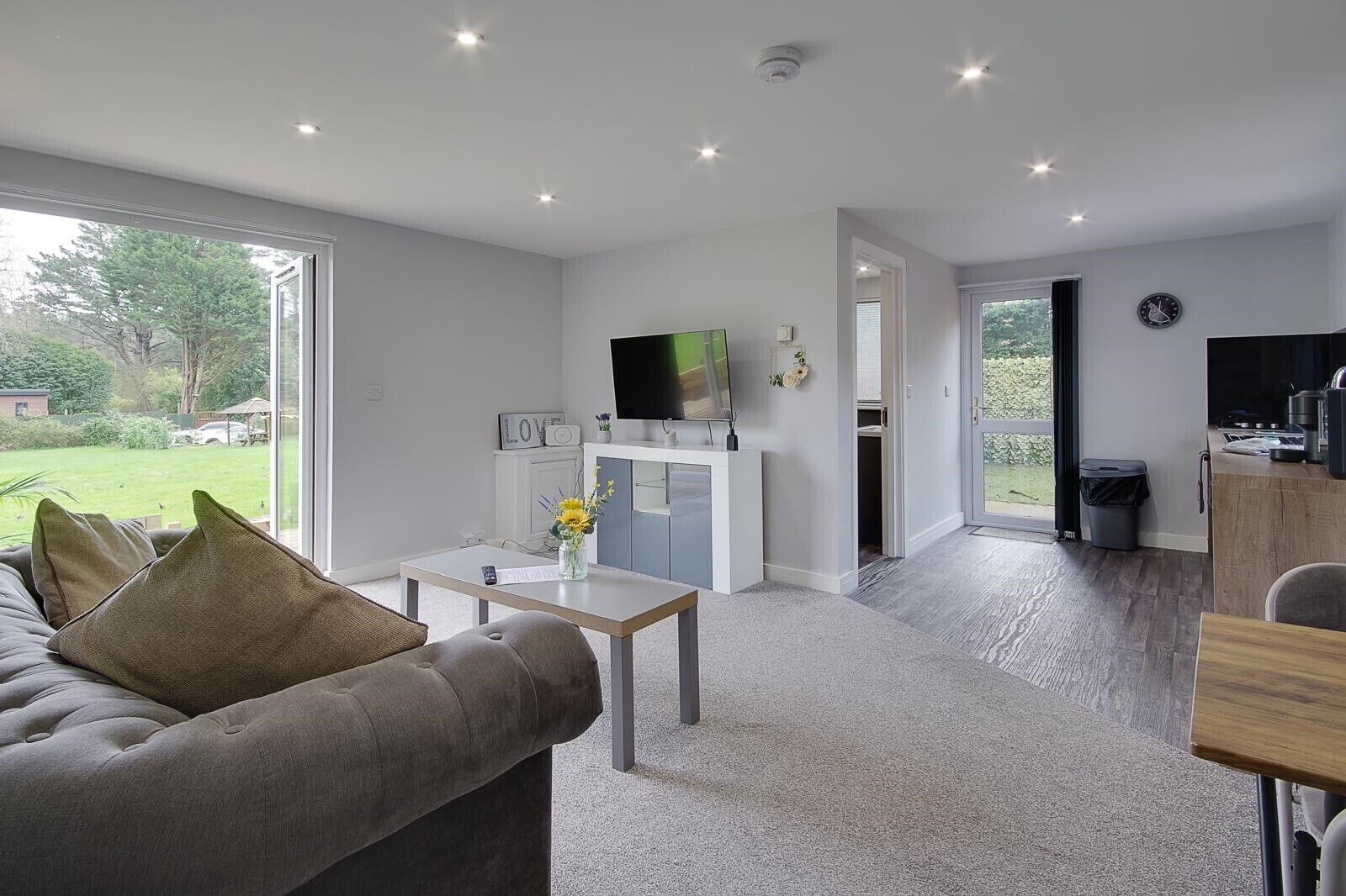 A Petite Luxury Lodge With Outside Bath - Ringwood