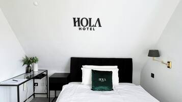 Quarto Individual | Roupa hipoalergénica, secretária