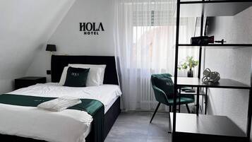 Quarto Individual | Roupa hipoalergénica, secretária