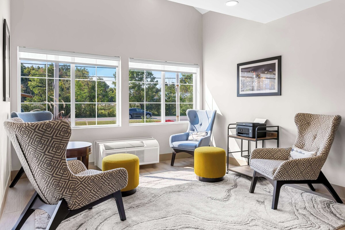 Best Western Buffalo Inn & Suites Reviews, Deals & Photos 2026 - Expedia