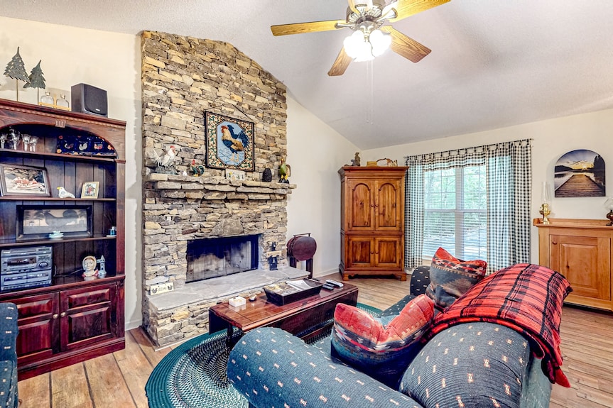 Sapphire Valley Community Home With Resort Amenities & Balconies - Near Skiing - North Carolina