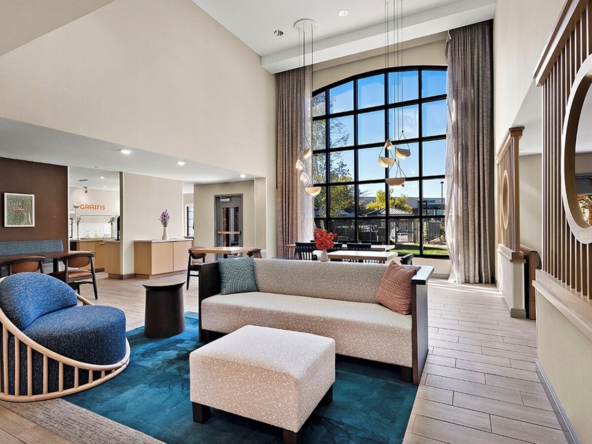 Experience The Best! With Free Breakfast, Outdoor Pool, Pets Allowed! - Highlands Ranch, CO