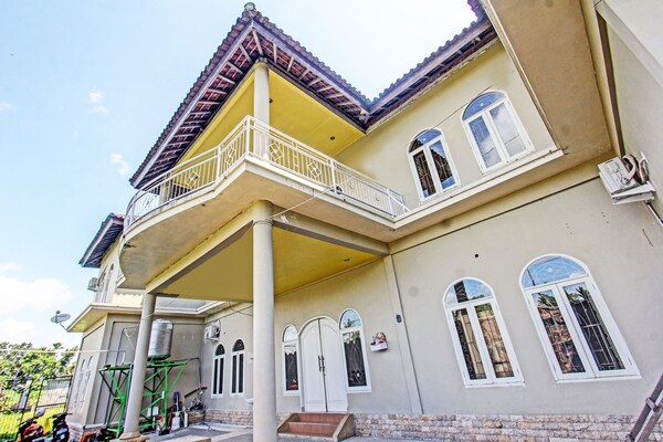 Hotel O Ayu Bypass Mansionnearbundaran Gerung - Lombok