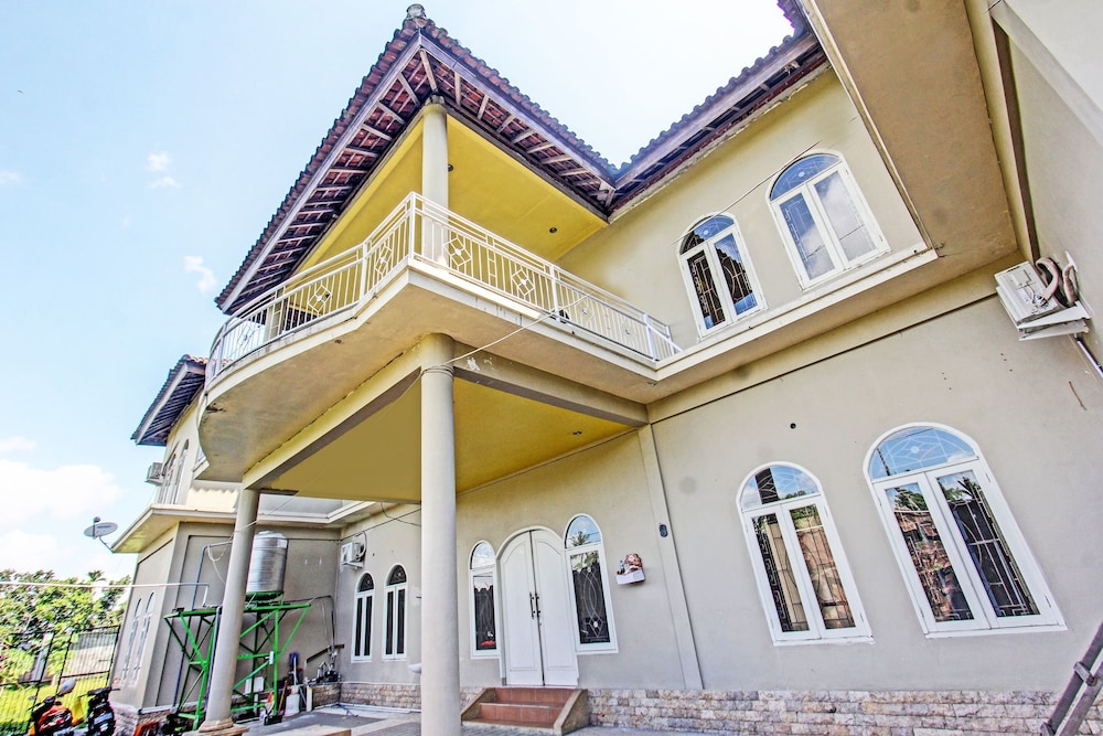 Hotel O Ayu Bypass Mansionnearbundaran Gerung - Lombok