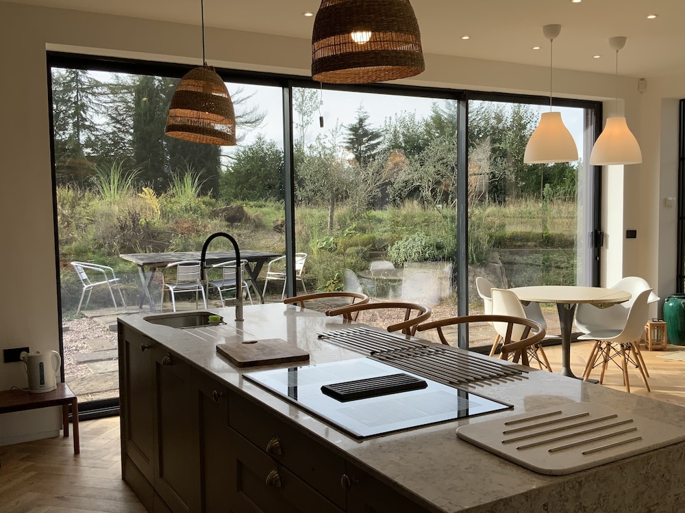 Country House In Leafy Hale - Knutsford