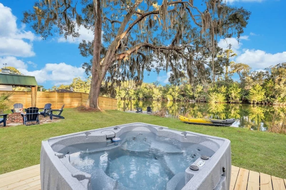 3bd/3ba Lakefront-Spa-Kayak-Near Savannah & Tybee - Talahi Island | Vrbo