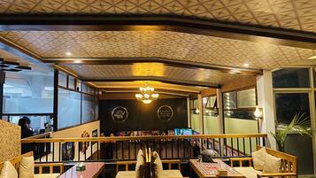 Pequenos-almoços, almoços e jantares servidos