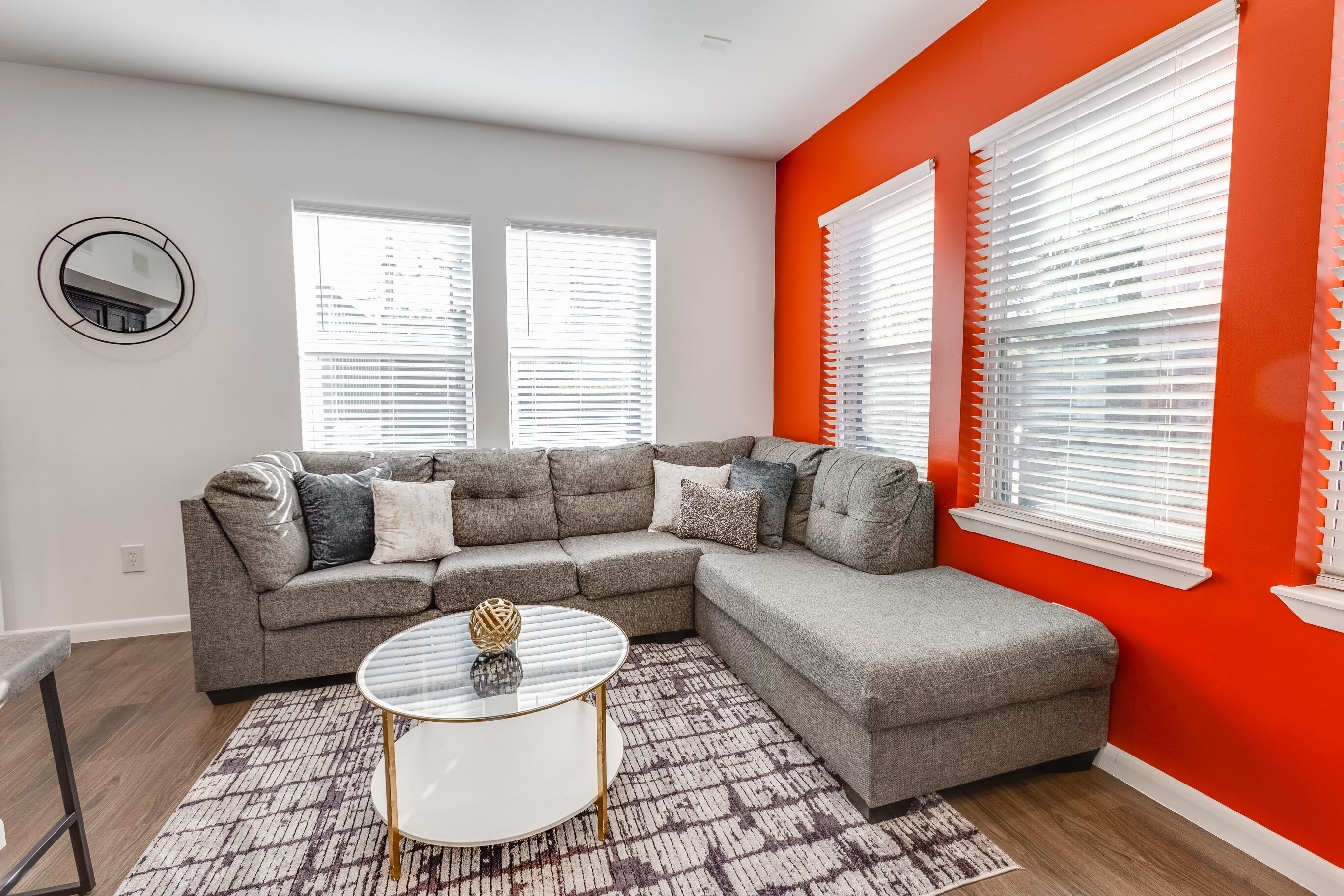 Velouté Valor: 1bd Near Medical Center & Museum District - Houston Rodeo & Livestock Parade