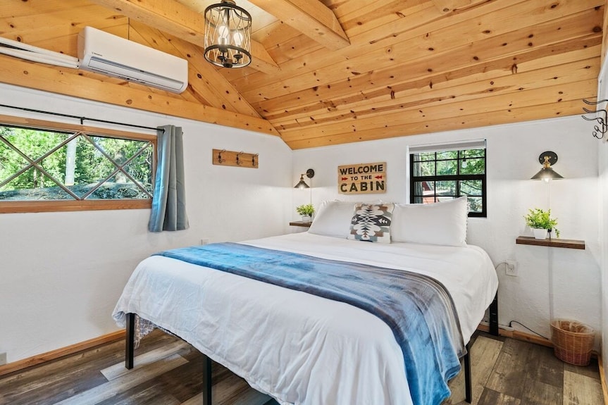 Raccoons Hallow Is A Cute Studio Apartment Centrally Located In The Heart Of Shaver Lake - Huntington Lake, CA