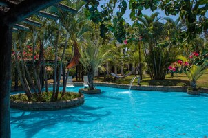 2 piscinas exteriores 