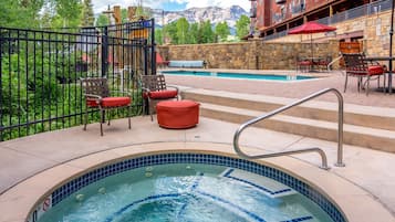 Apartamento em Condomínio Fechado, 1 quarto | Piscina | Uma piscina aquecida