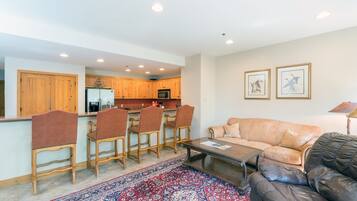 Apartamento em Condomínio Fechado, 1 quarto | Sala de estar