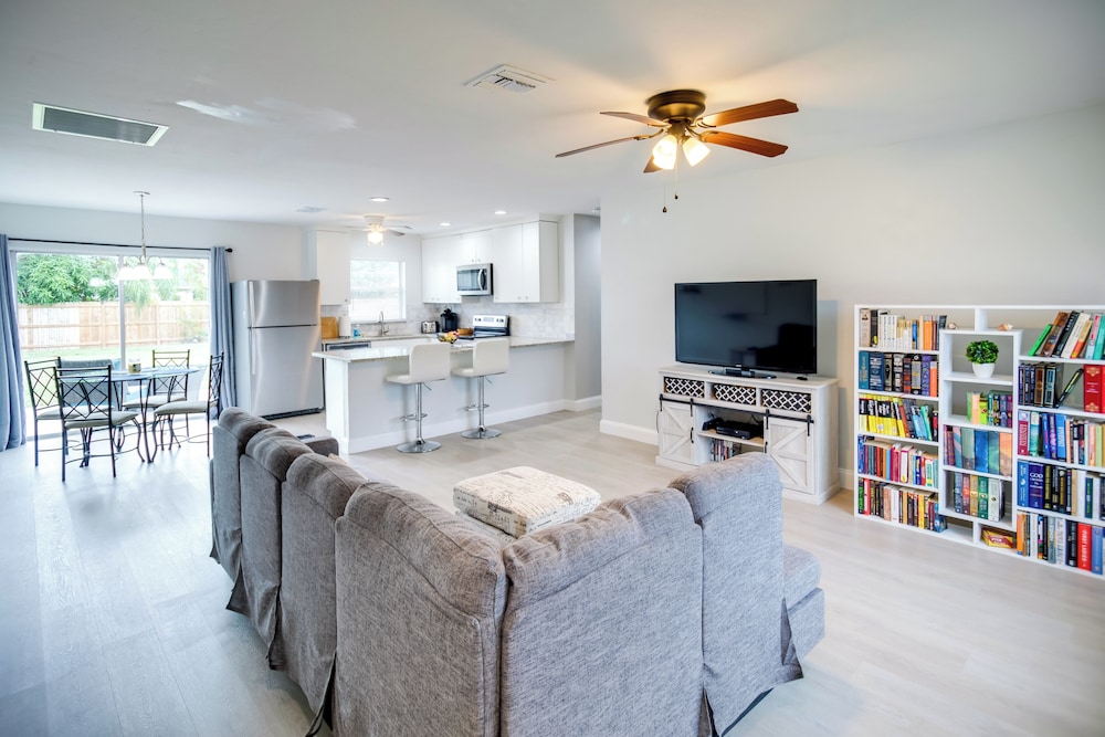 Fort Myers Vacation Home W/ Patio ~ 14 Mi To Beach - Fort Myers