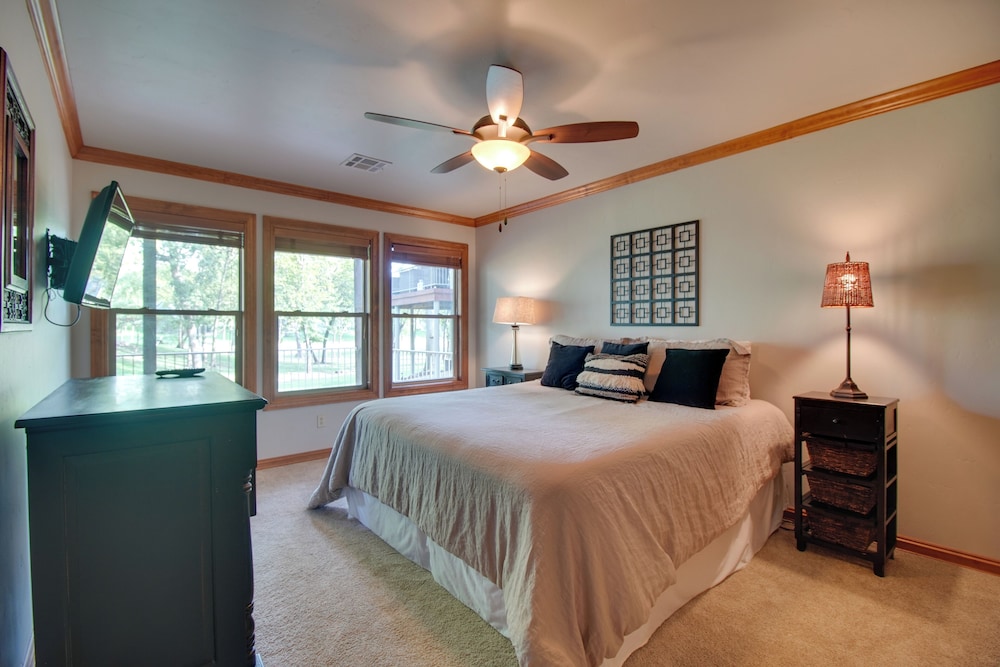 Pool Access, Deck & Boat Slip: Monkey Island Oasis - Grove