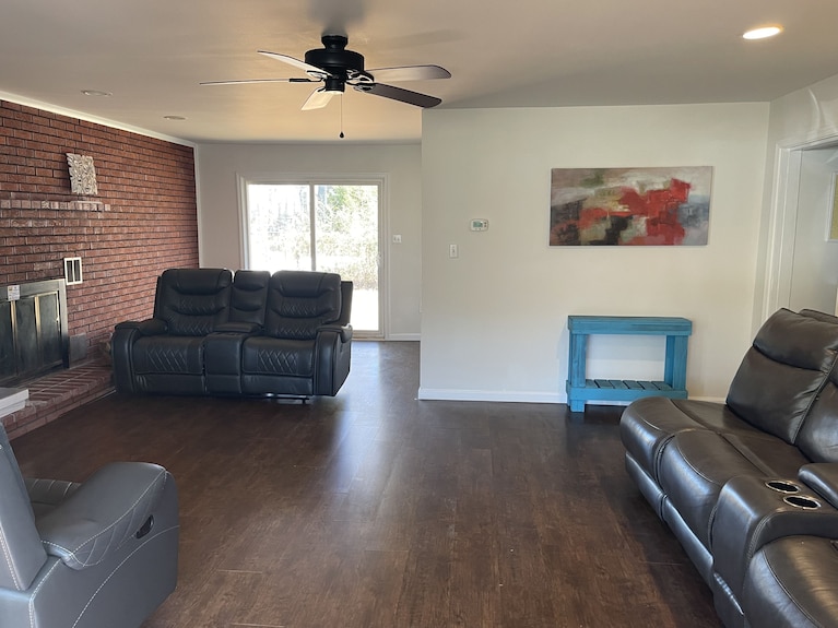 Spacious 2 Bedroom Duplex Located Conveniently Near Route 50 East And West. - 昆斯敦