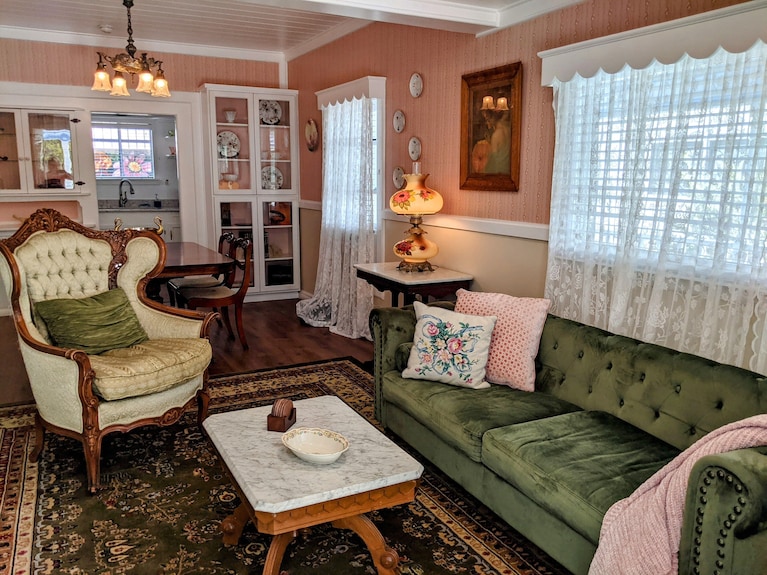 Turn-of-the-century Gem! The Painted Lady. - Bisbee, AZ