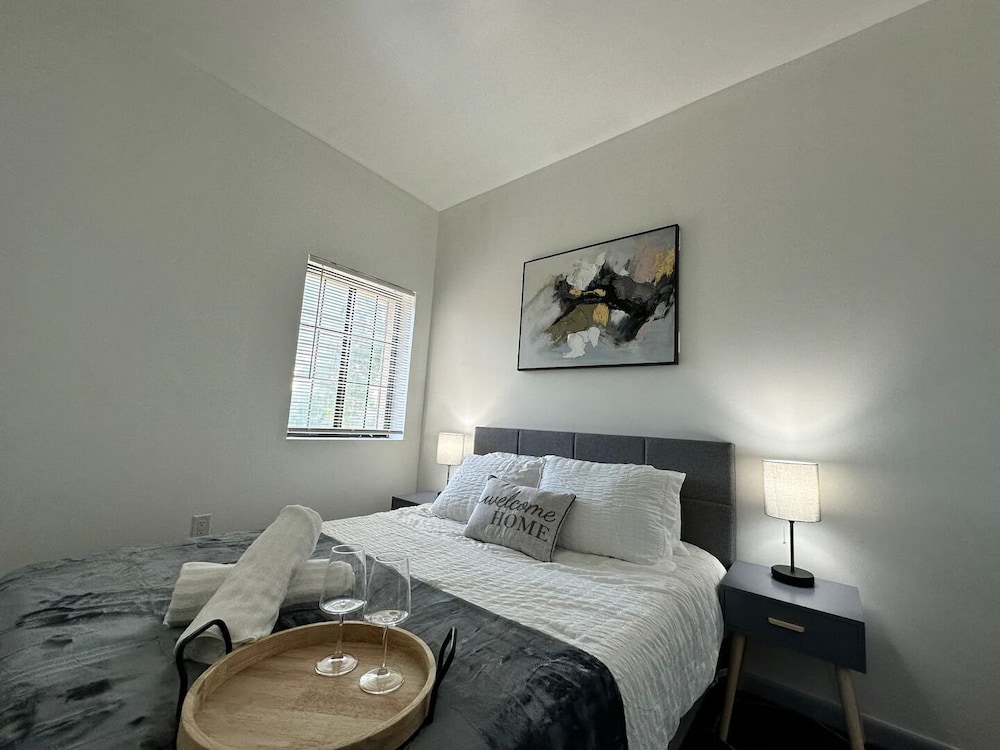 Affordable Stay Near Proctors-a5 - Clifton Park, NY