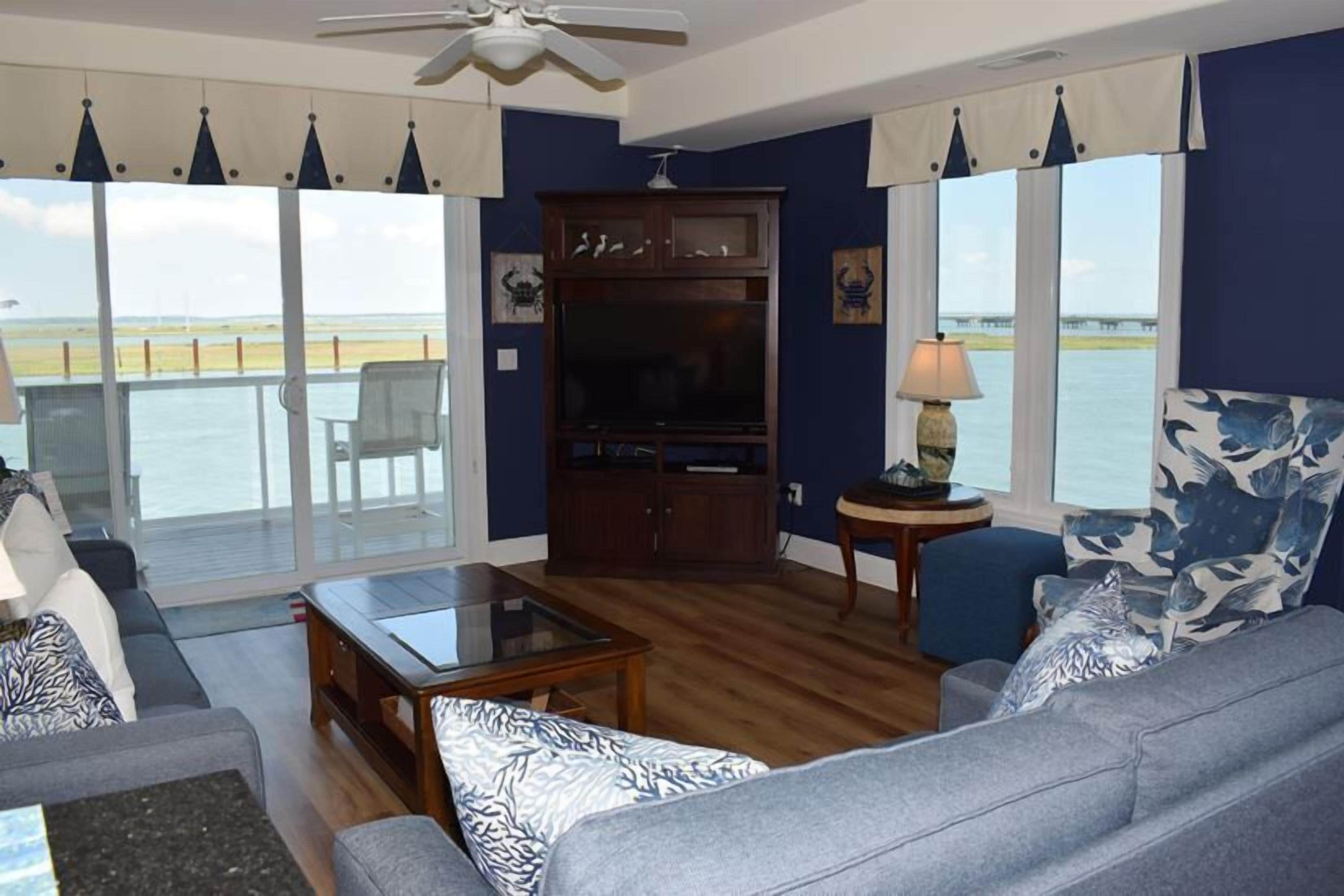 Sunset Bay Villa #202- Waterfront, In Town, Pool & Gym - Chincoteague, VA
