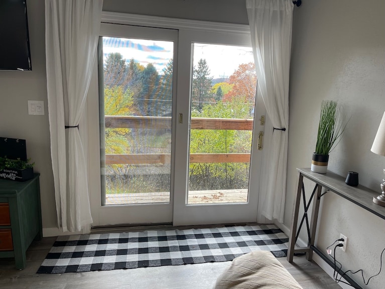 Siri's Pride & Joy Cute 2 Bed/2 Bath Bungalow Nestled On A Private Corner Lot - 나이아가라