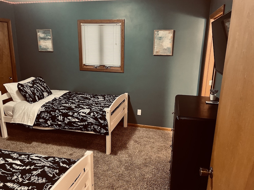 Cozy Cottage - Brookfield, MO