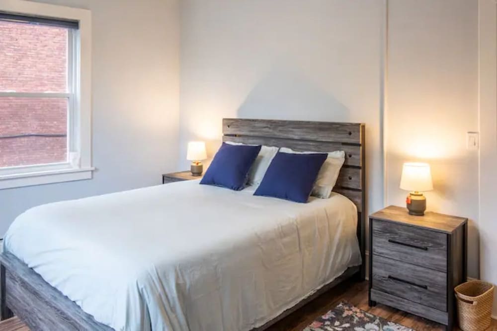 Modern Modest Design Newburgh, Beacon, Westpoint 2nd. Fl Apt. - Beacon, NY