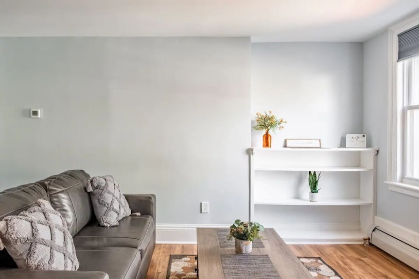 Modern And Bright With Office+ Walk To Nearby Waterfront, 1st Fl. - Bannerman Castle