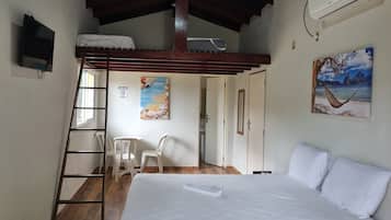 Quarto Quádruplo Exclusivo | Com decoração personalizada, Wi-fi grátis, roupa de cama fornecida