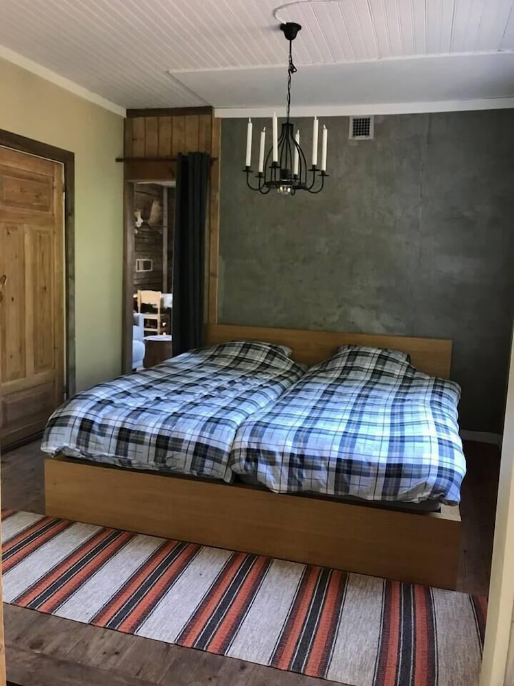 Cozy stuga with mountain & northern lights view - Ramsele | Vrbo