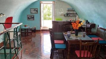 Villa | Sala de estar | Televisor de 43 polegadas com canais digitais