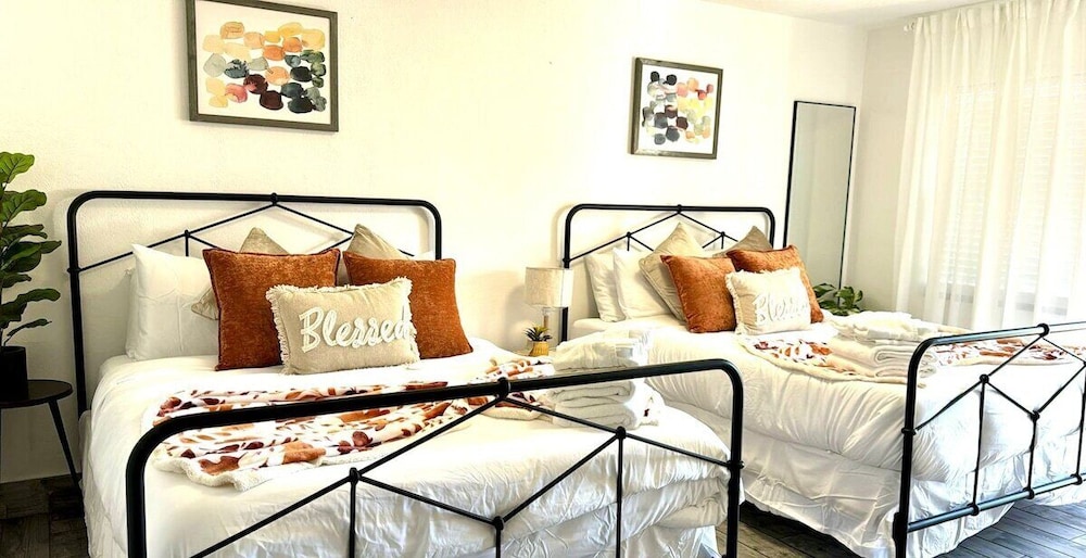This Studio Is A 0 Bedroom(s), 1 Bathrooms, Located In Clearwater, Fl. - Clearwater, FL
