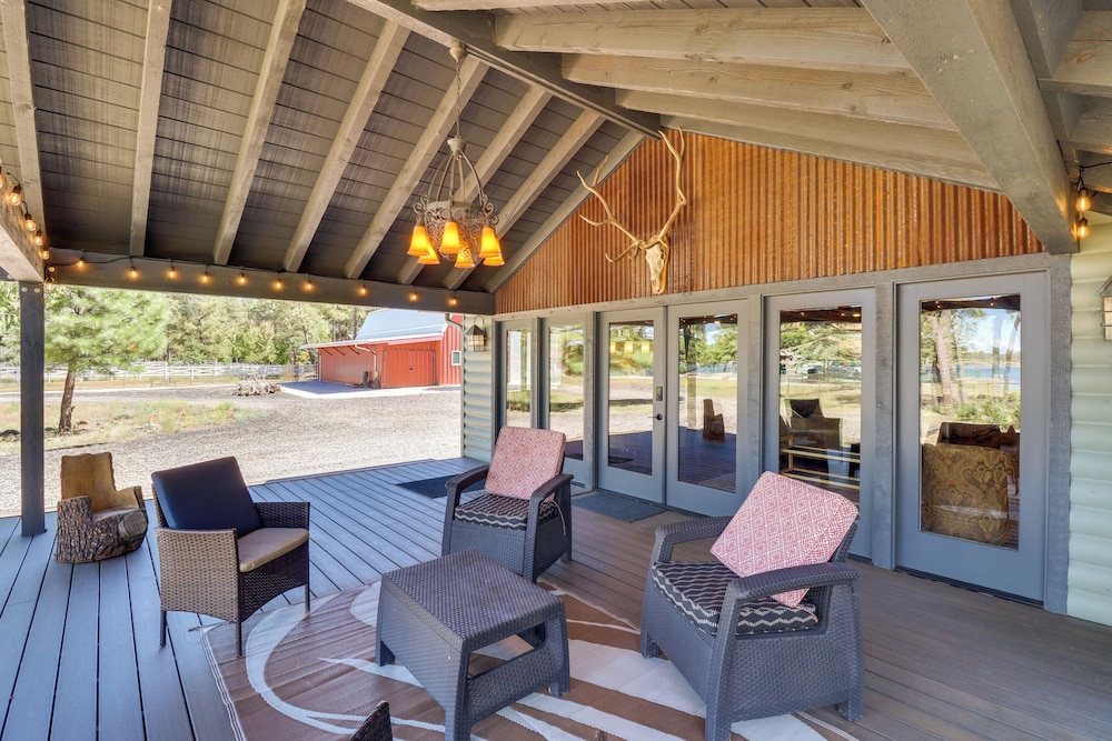 Fire Pit & Grill: Waterfront Cabin In Lakeside! - Pinetop-Lakeside, AZ